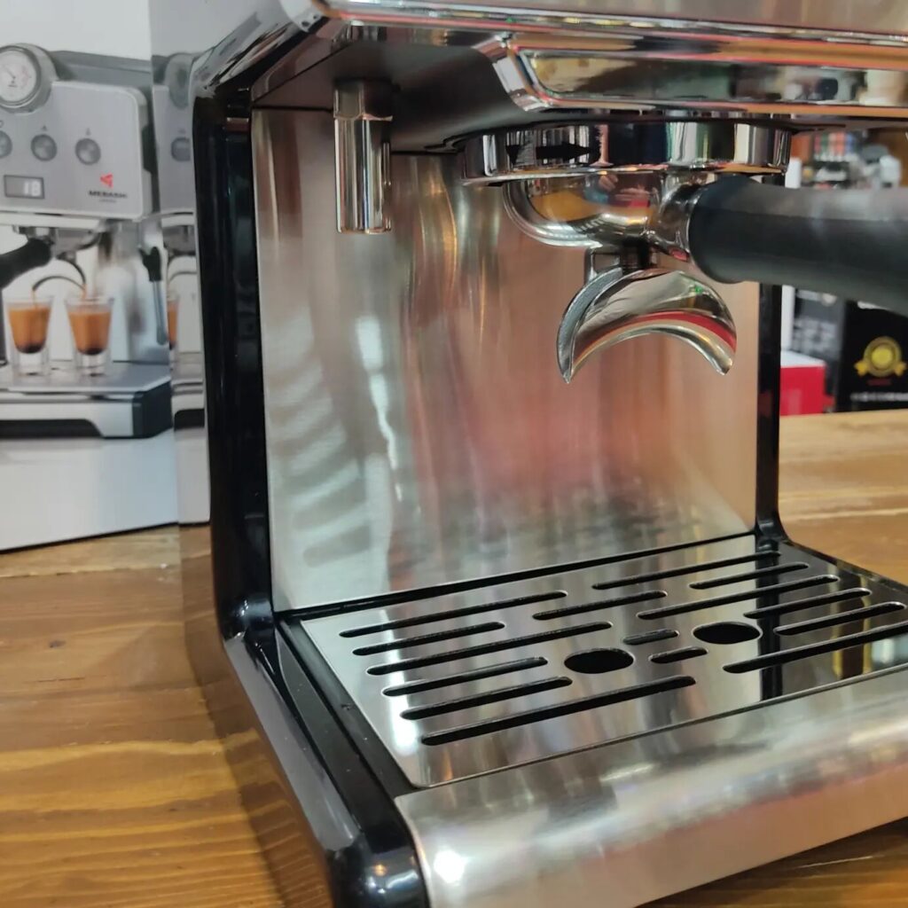 اسپرسوساز نیمه صنعتی مباشی مدل ME-ECM2043 - خوش دم